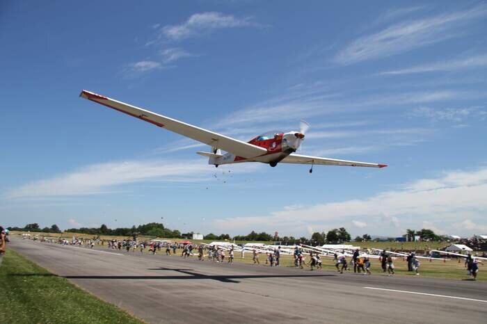 SODANE - モーターグライダーからの「空中菓子まき」が復活！滝川市『サマースカイフェスタ2023』